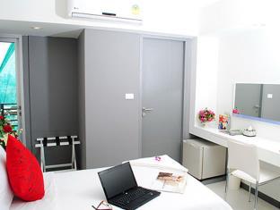 My hotel CMYK @ Ratchada – Happy hour in Bangkok