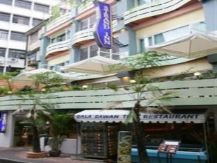 Strand Inn Hotel – Happy hour in Bangkok