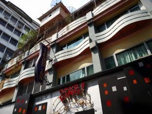 Strand Inn Hotel – Happy hour in Bangkok