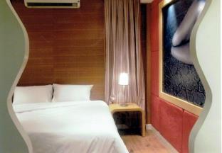 Strand Inn Hotel – Happy hour in Bangkok